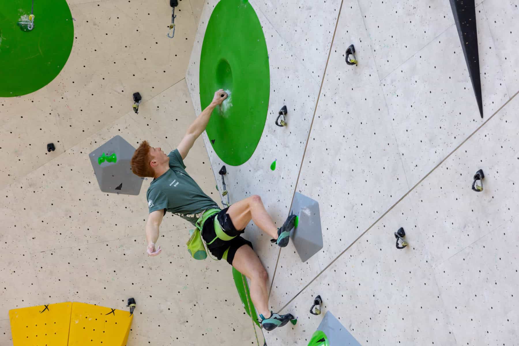 Max Dinger | Mantle Climbing